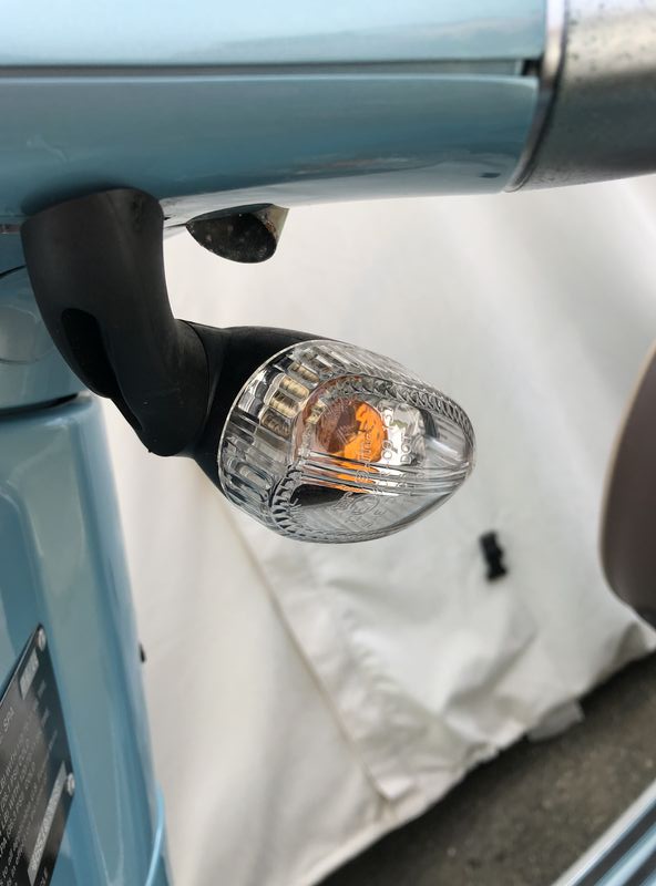 Modern Vespa : Help with lights?