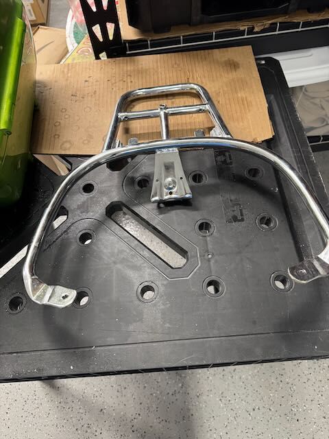 Modern Vespa : [Sanibel, FL][SHIP] Top Box + Mount + Mounting Hardware