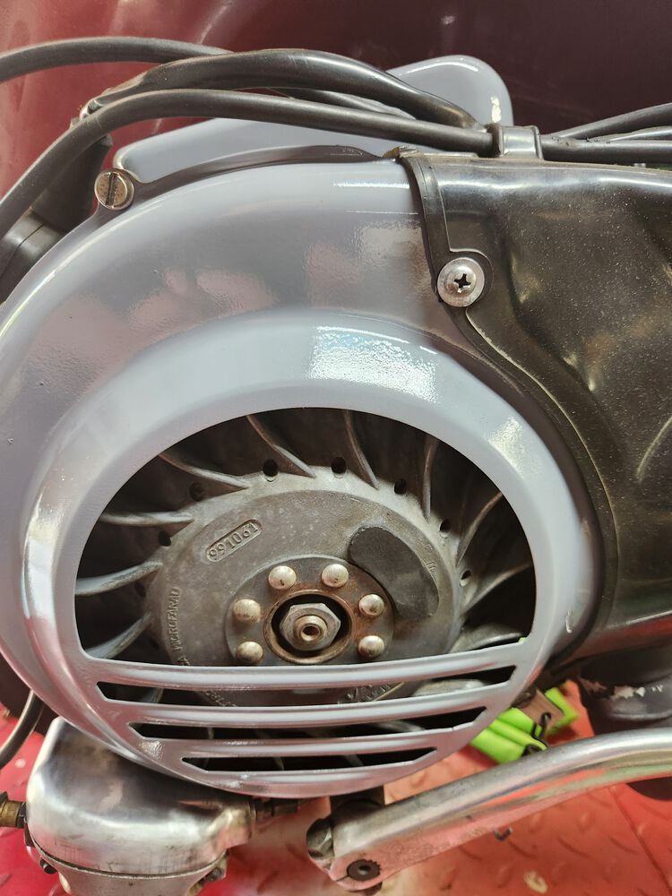 Modern Vespa : P200e - this time for real! (Ruby's Thread)