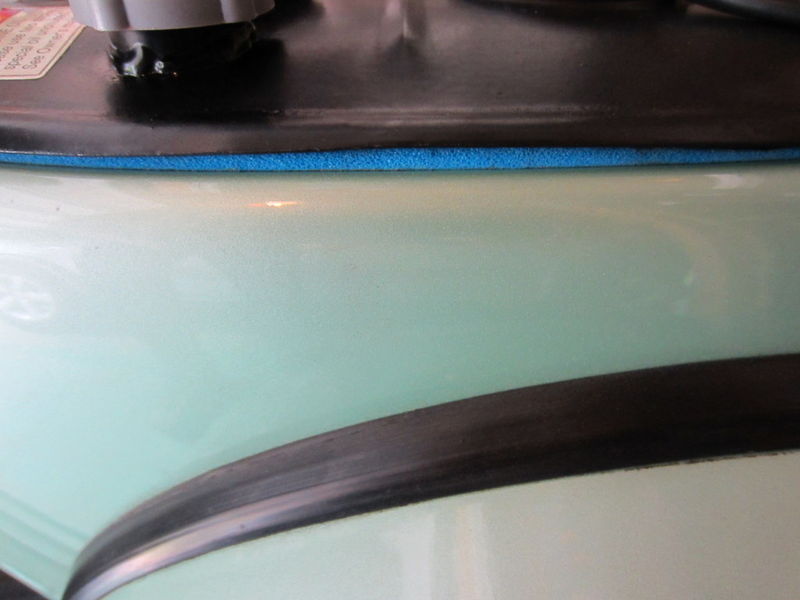 Modern Vespa : Autolube siteglass - too close? - SOLVED!