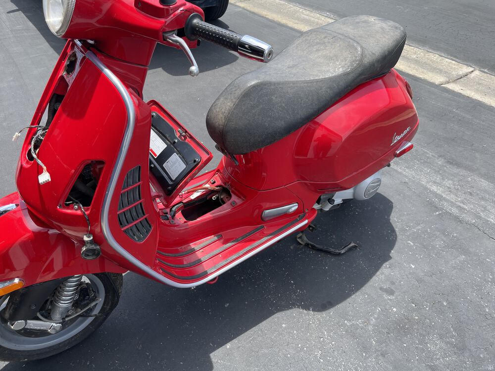 Modern Vespa : New Project - Rebuild a drowned GTS 250ie.