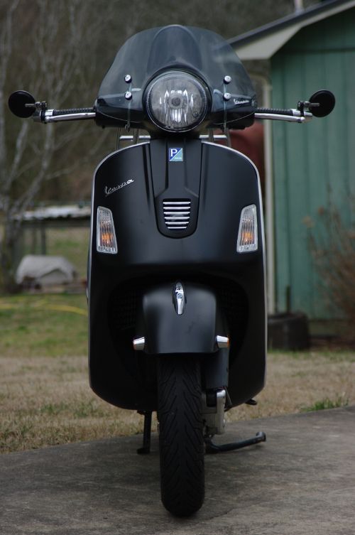 Modern Vespa : Saeng SS mirrors on vespa GTS300 flyscreen