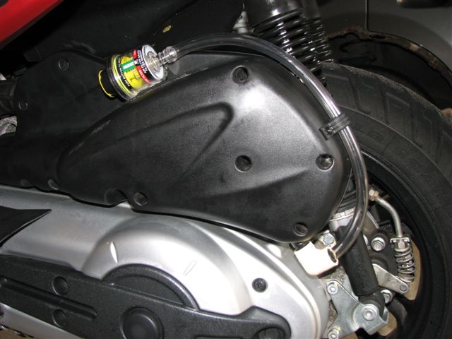 Modern Vespa : FilterMinder solves dirty air filter on 500