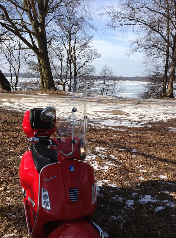Modern Vespa : nice Sunday ride