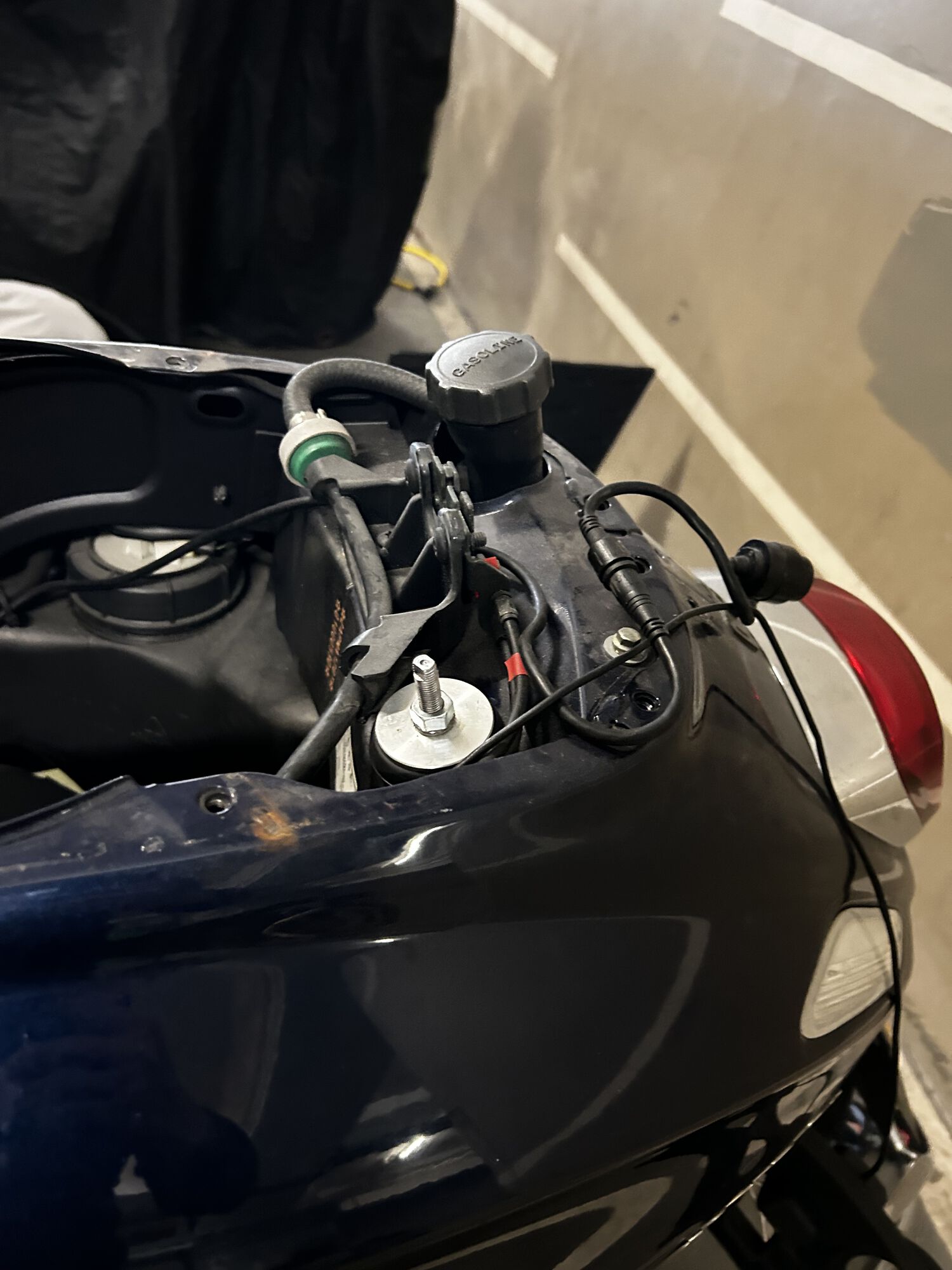 Modern Vespa : 2019 Primavera rear shock replacement