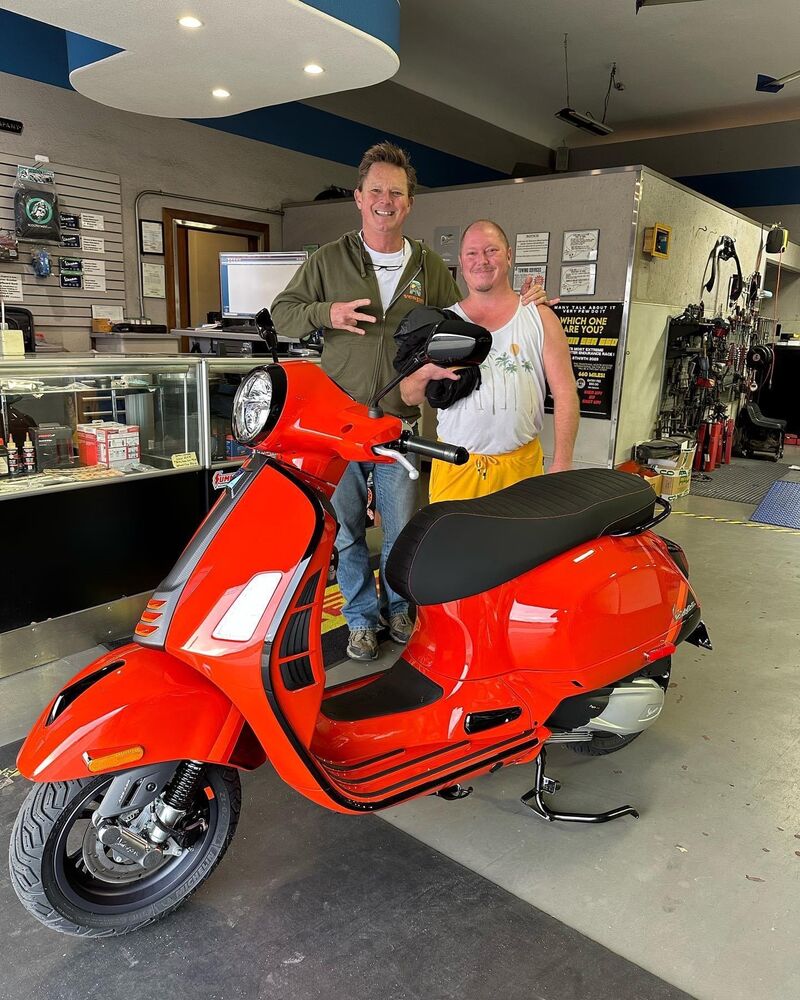 Modern Vespa : Have a Happy and Safe New Years! To 2023!!