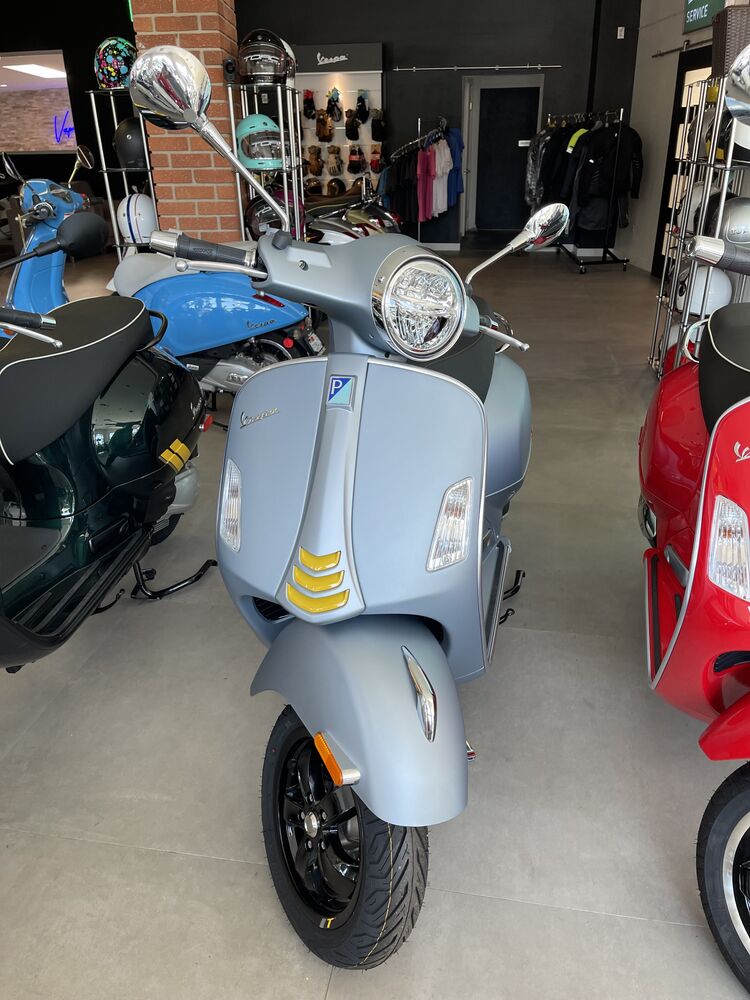 Modern Vespa : My two SuperTech GTS 300's for sale - Price?