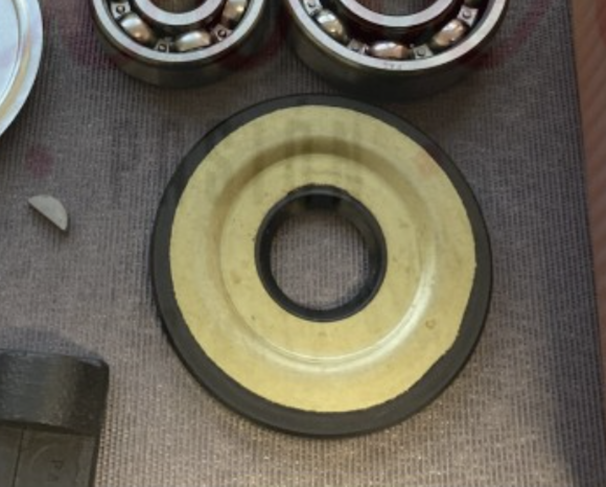 Modern Vespa : Breakthrough! ISO clutchside seal, need source! MotoVespa