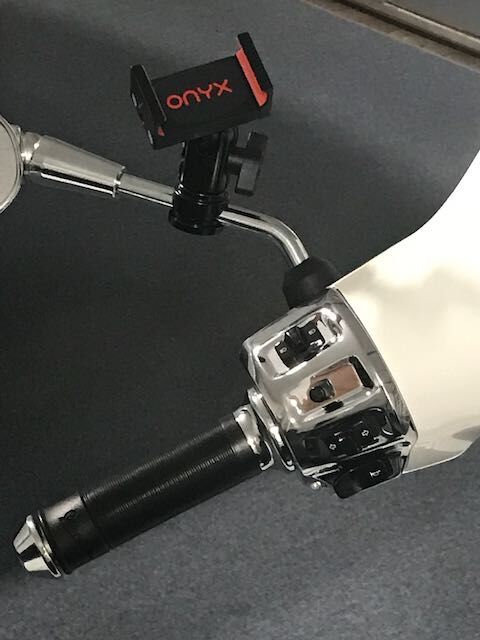 Modern Vespa : Onyx phone mount