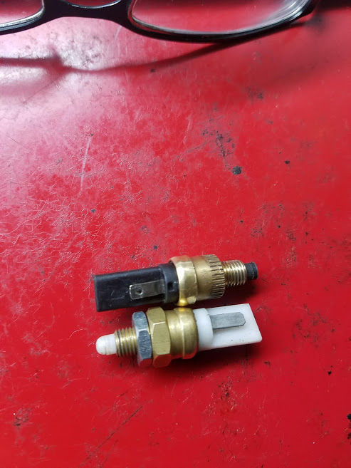 Modern Vespa : The neutral switch mechanism on Ps