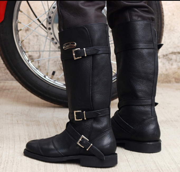 Modern Vespa : Riding boots...