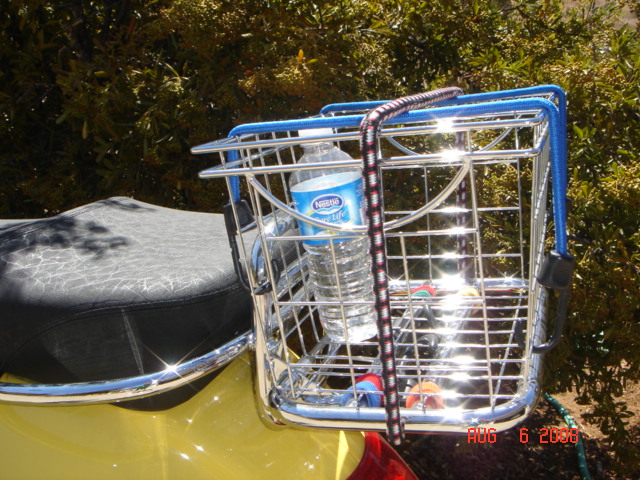 Modern Vespa : Using Vespa rear rack