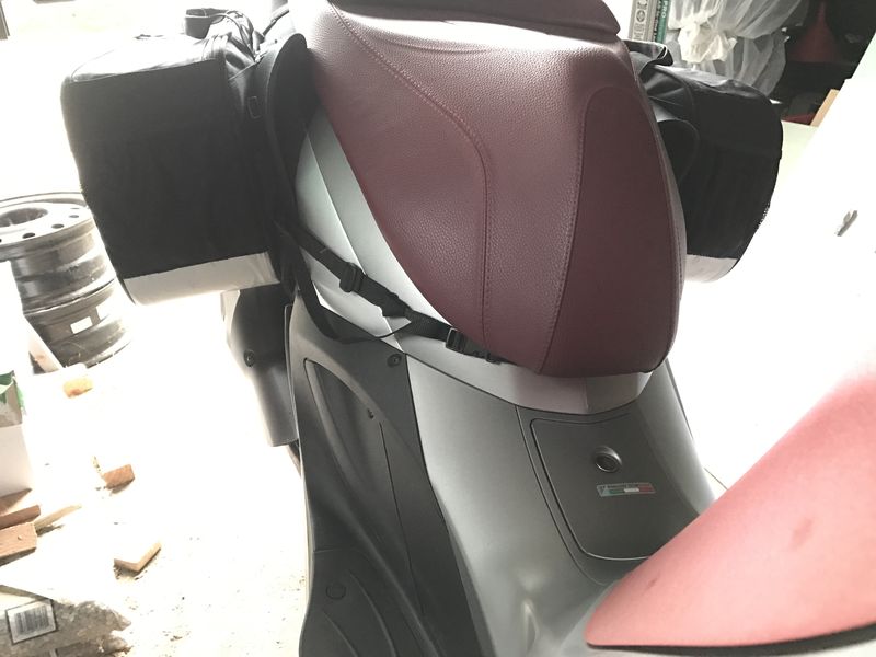 Modern Vespa : Mounting soft panniers on a BV 350