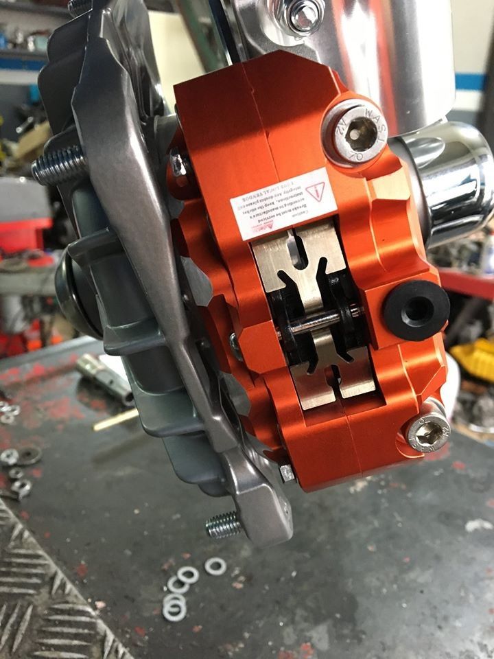 Modern Vespa : Px big brake kit