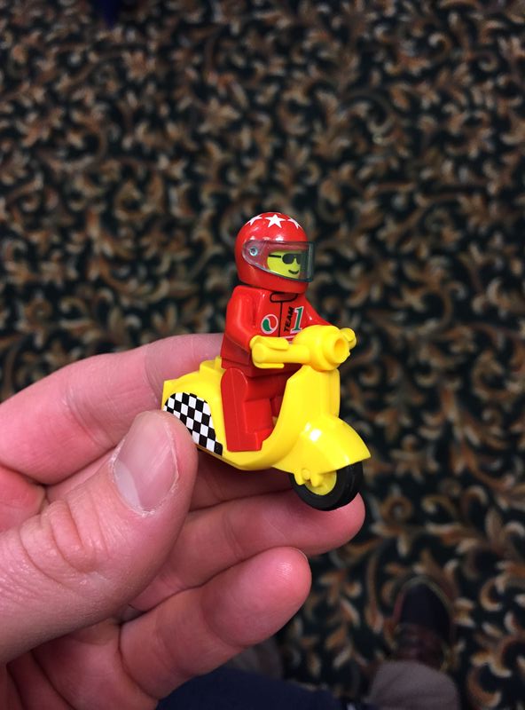Modern Vespa : NMVR - Lego scooters!