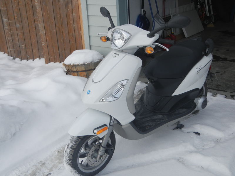 Modern Vespa : Here is my Piaggio Fly, anyone else have a fly pic