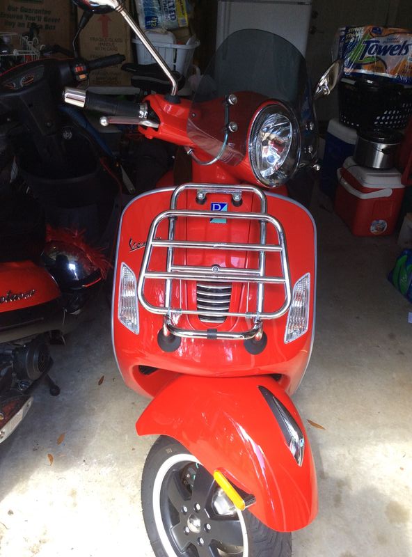 Modern Vespa : Front rack on a GTS