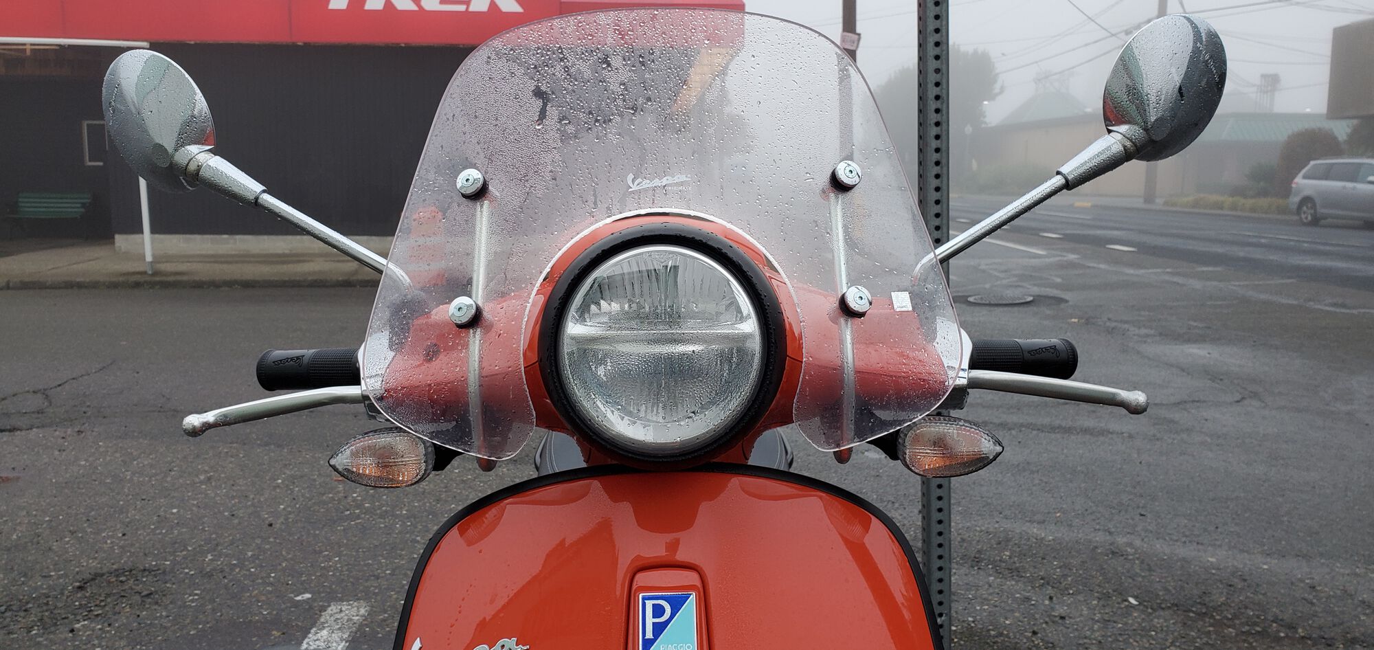 Modern Vespa : When do these lights turn on…?