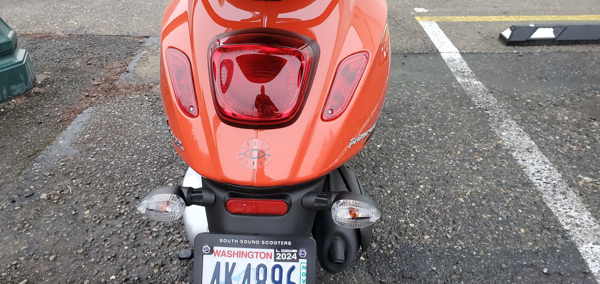Modern Vespa : When do these lights turn on…?