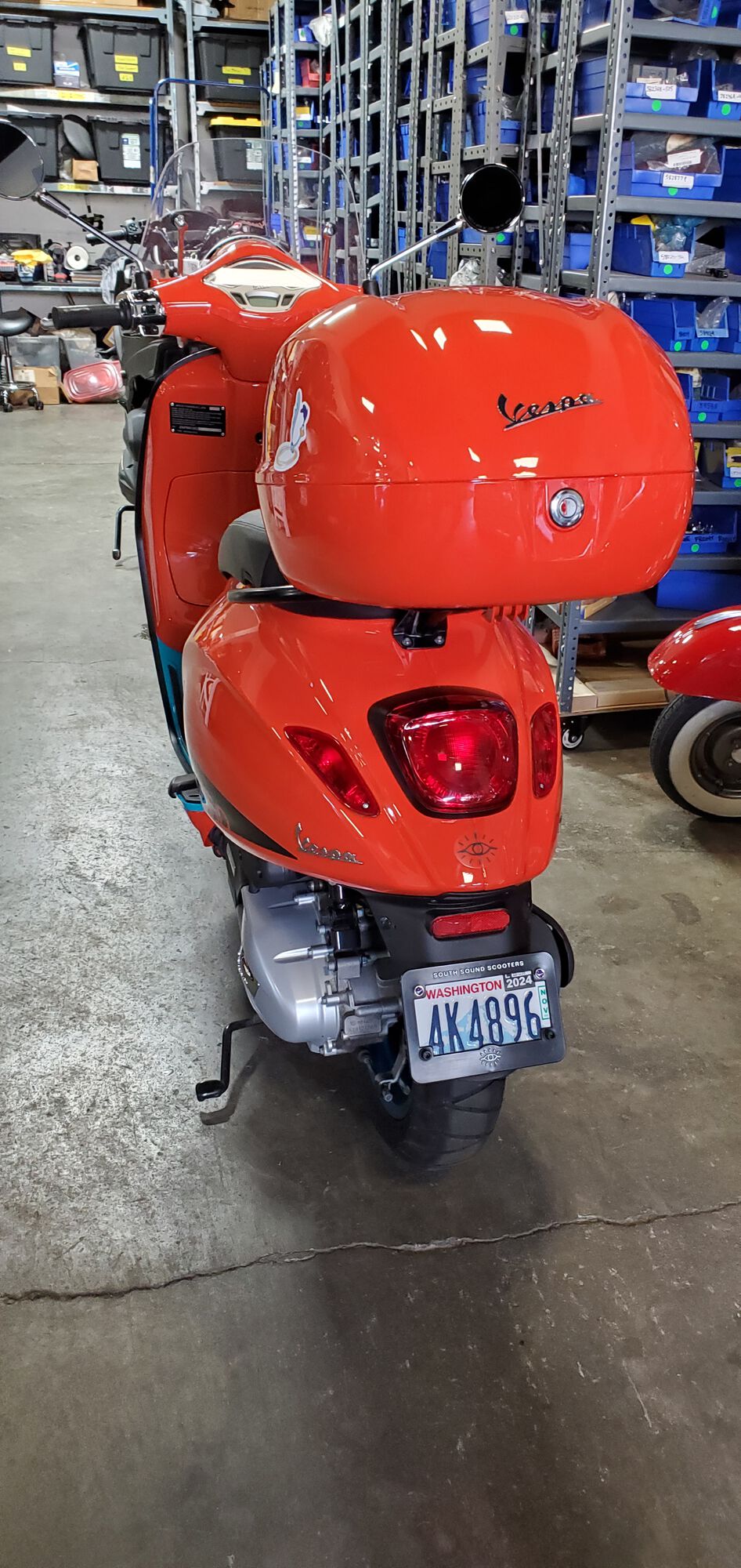 Modern Vespa : When do these lights turn on…?