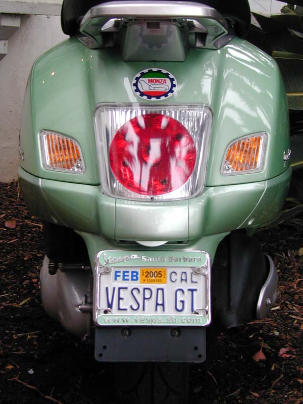 Modern Vespa : custom plates?