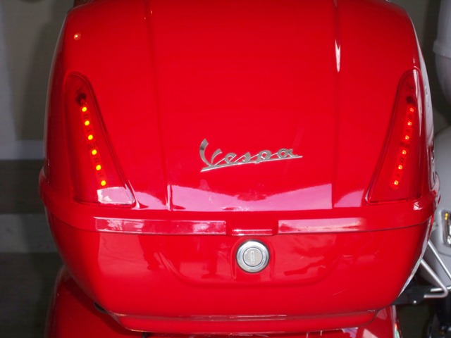 Modern Vespa : LED Lighting for Vespa top case
