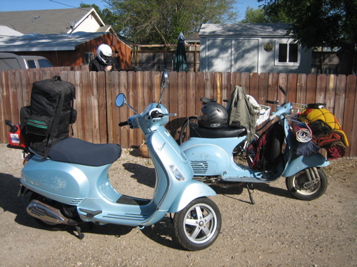Modern Vespa : Post Pictures of Your Folding Rear Rack in Action