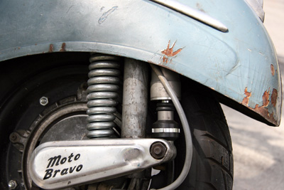 Modern Vespa : Vintage adjustable front shock