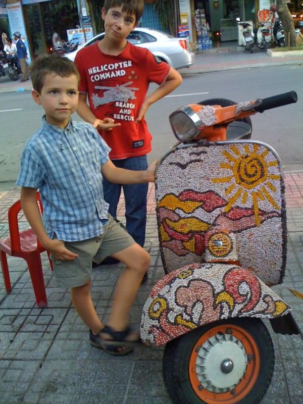 Modern Vespa : Sea Shell Vespa