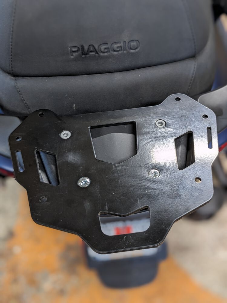 Modern Vespa : [Elmira, New York] 2021 Piaggio mp3 500 top case