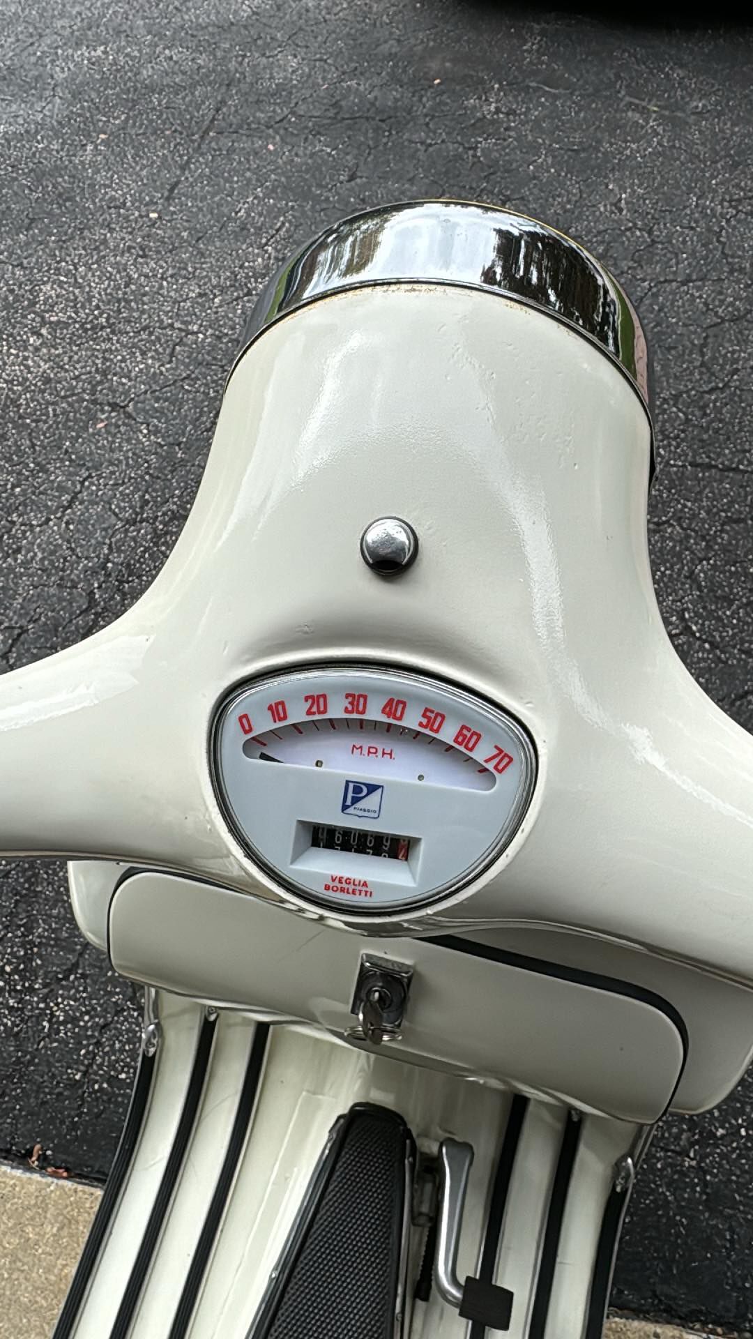 Modern Vespa : 1966 SS180 with round head