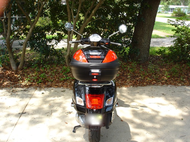 Modern Vespa : GTS and GIVI E370 Mounted
