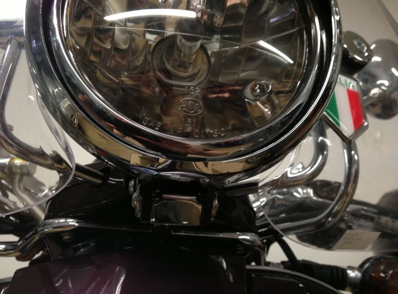Modern Vespa : Headlight Visor on LXV?