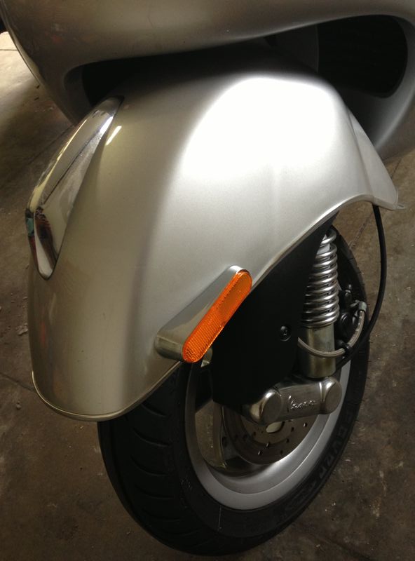 Modern Vespa : Vespa GTS 250 front fender 'bumper', 'trim' etc...Options?