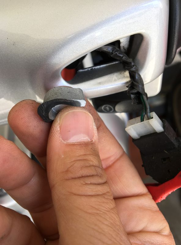Modern Vespa : Kill Switch Popped Out