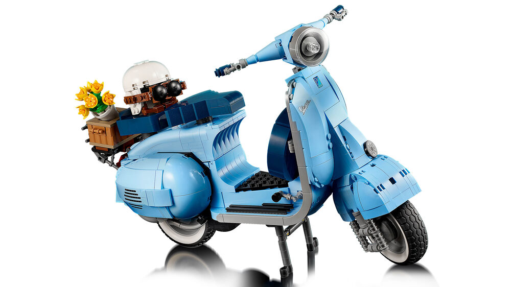 Modern Vespa : NMVR - Lego scooters!