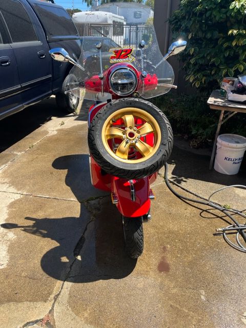 Modern Vespa : 2023 HPE Faco rack, spare wheel and Roto Pax mounts