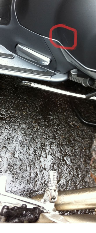 Modern Vespa : Inconsiderate motorcycle parking, scratch dented my GTS SS