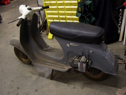 Modern Vespa : 1977 Rally 200 vespa