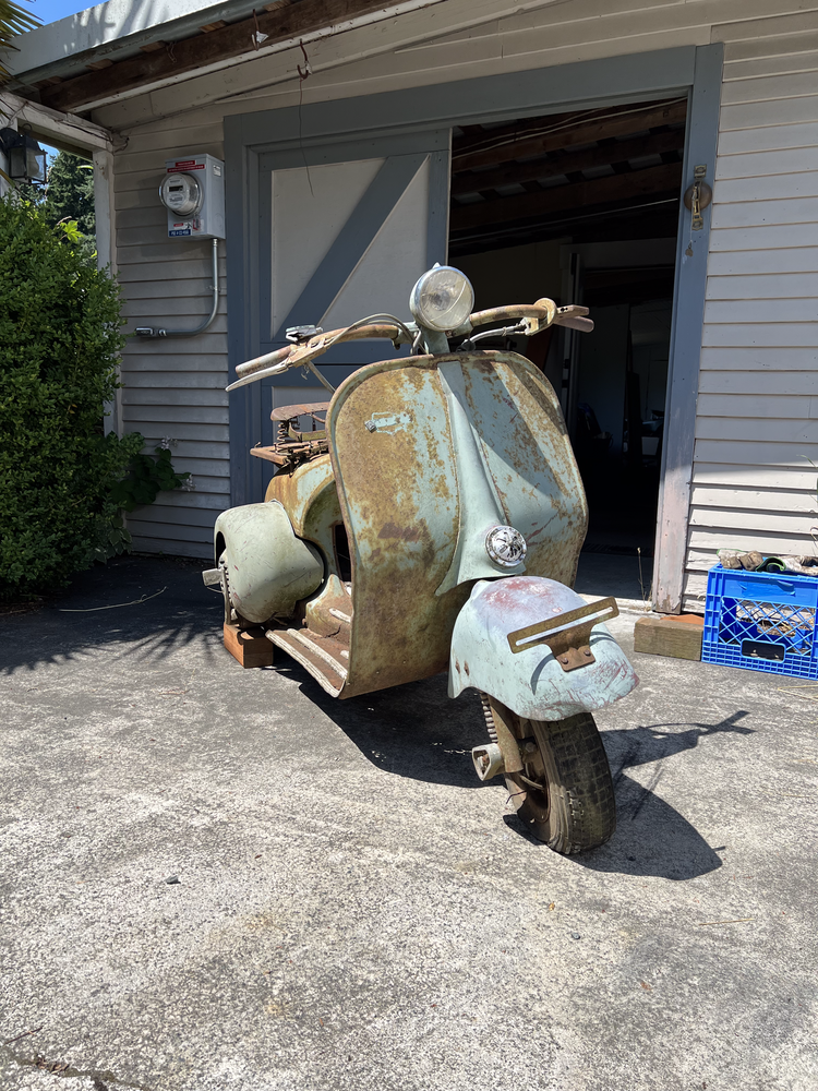 Modern Vespa : Rusted out oldtimer frame too far gone?