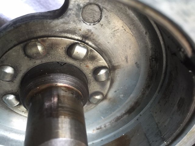 Modern Vespa : Cracked flywheel