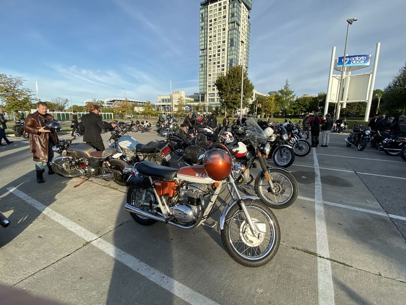 Modern Vespa : Distinguished Gentleman's Ride 2019