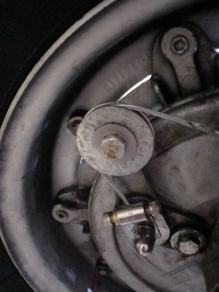 Modern Vespa : P series front brake improvements