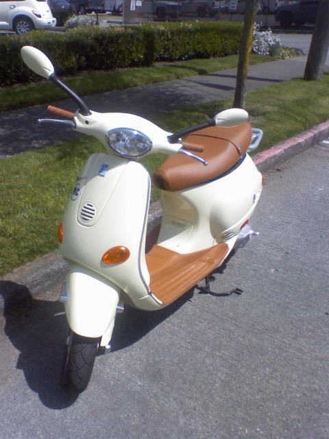 Modern Vespa : PX150 vs ET2