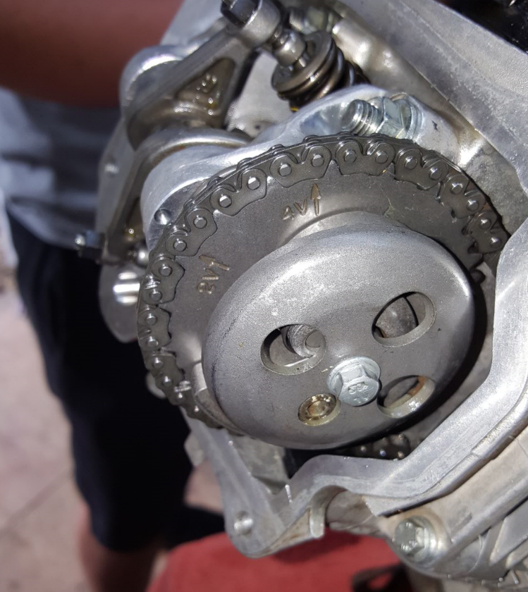 Modern Vespa : LX 150 Engine reassembly (with photos)