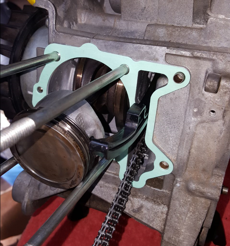 Modern Vespa : LX 150 Engine reassembly (with photos)