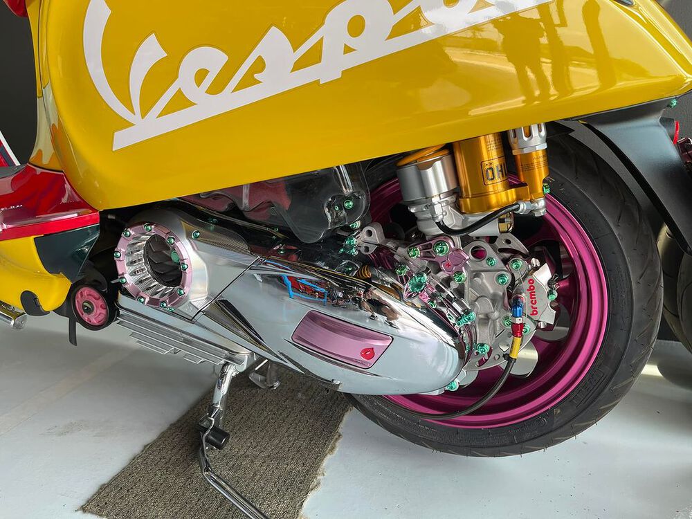 Modern Vespa : OEM Bolts & Screws