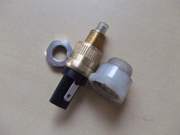 Modern Vespa : P200 neutral switch installation