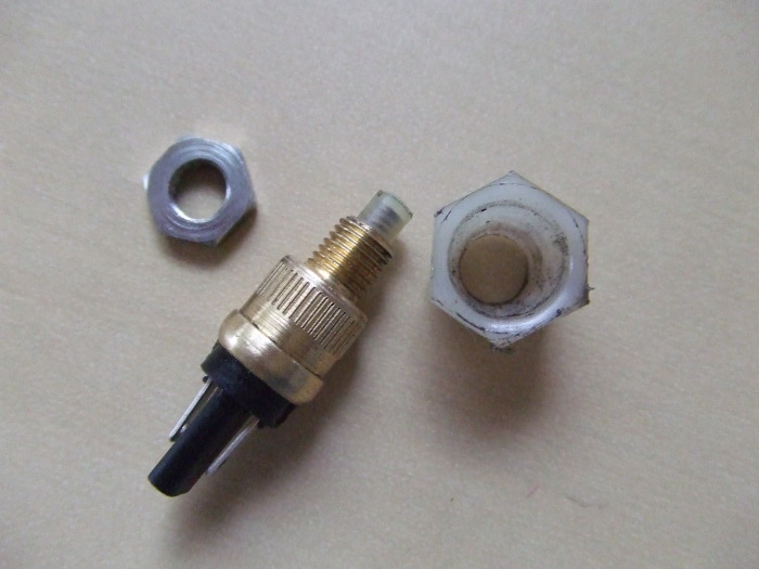 Modern Vespa : P200 neutral switch installation