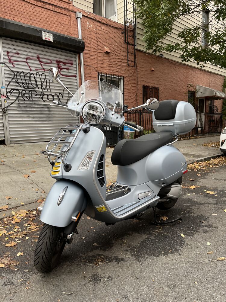 Modern Vespa : Share Pictures of Your Beloved Vespas Here